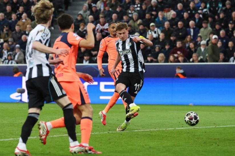 Yamal cứu Barca thoát thua ở lượt đi tại Champions League